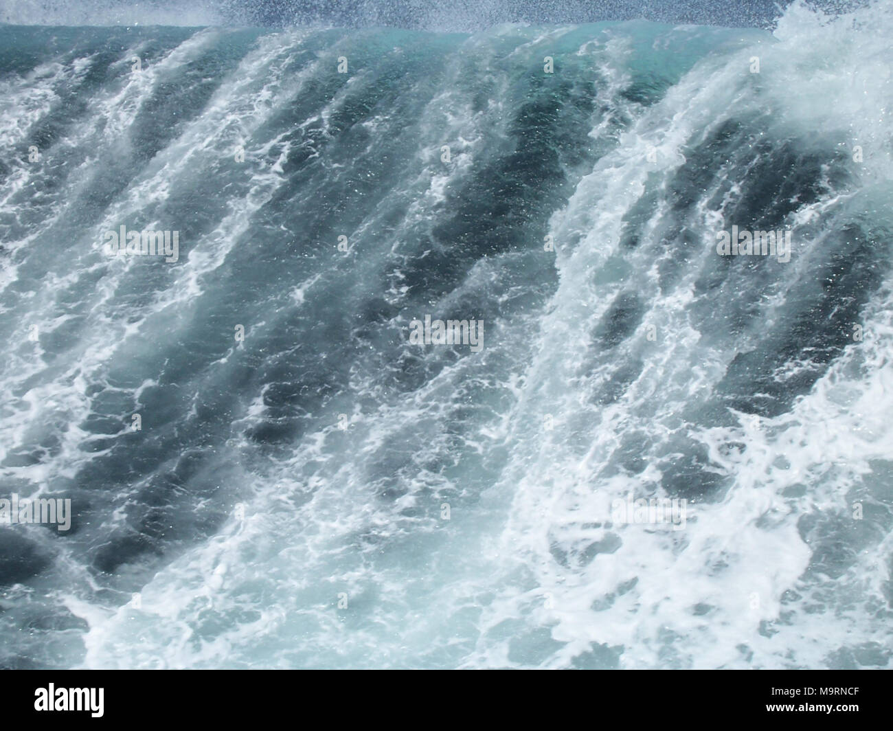 Wind generated water wave hi-res stock photography and images - Alamy