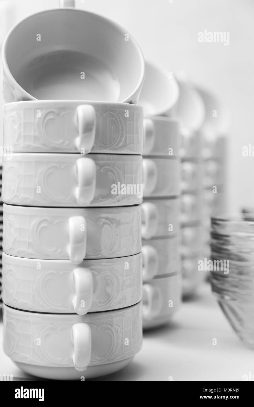 White ceramic buffet pot hi-res stock photography and images - Alamy