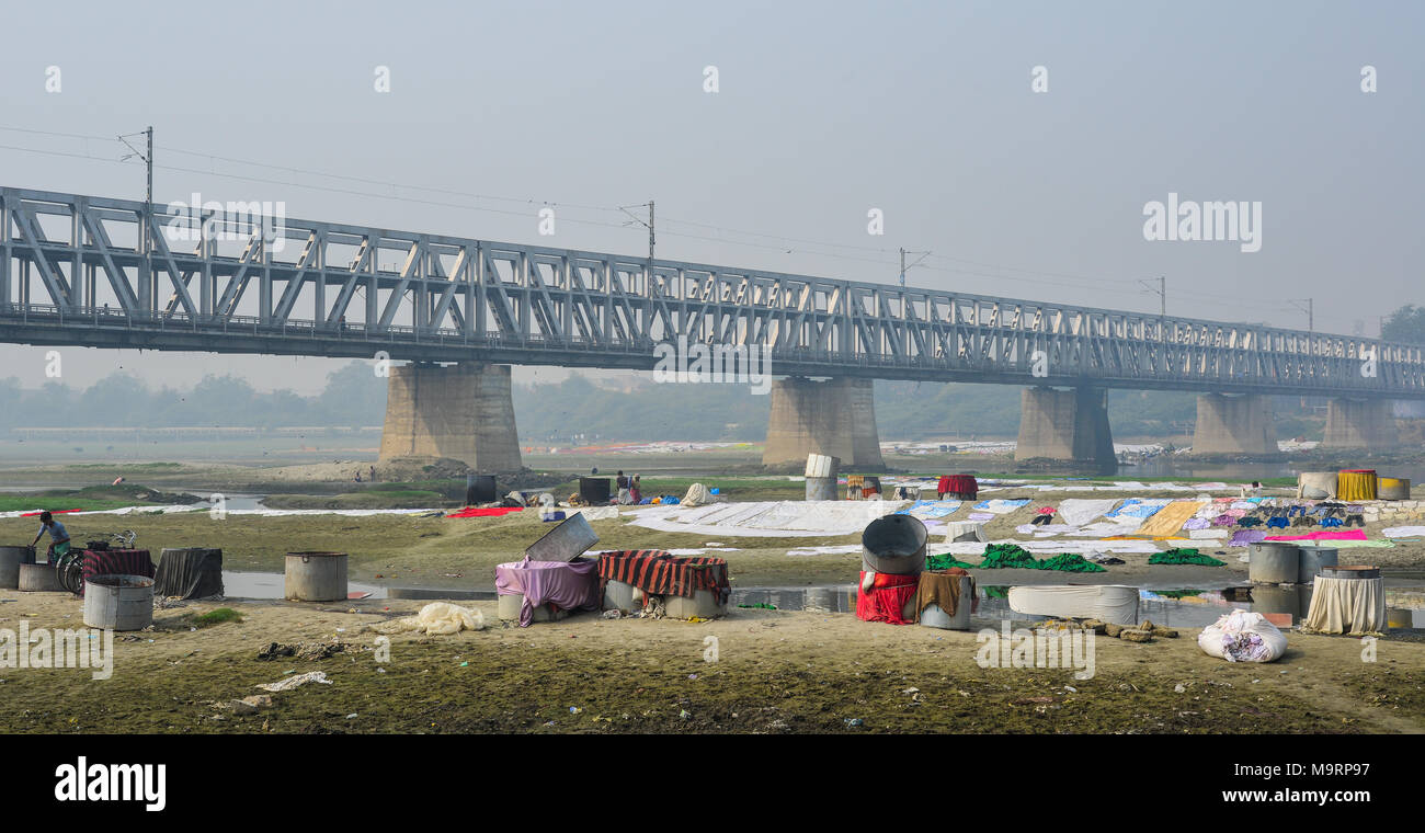 Yamuna railway bridge hi-res stock photography and images - Alamy