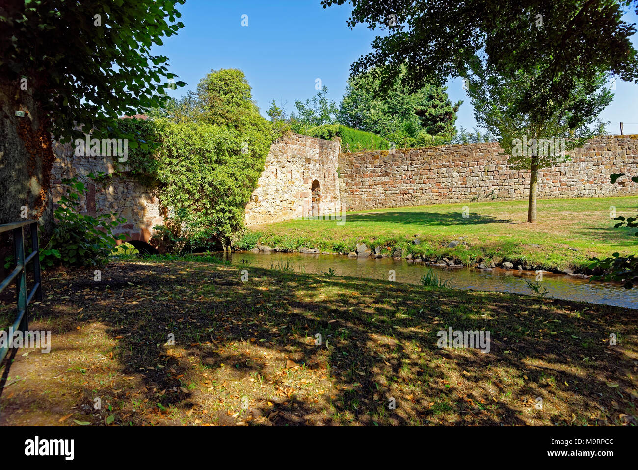 Ditch arrangement hi-res stock photography and images - Alamy