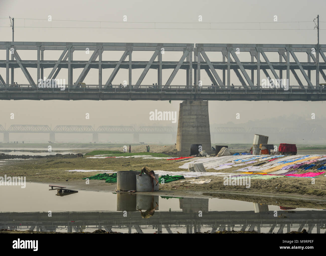Yamuna railway bridge hi-res stock photography and images - Alamy