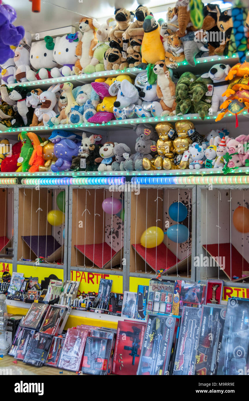Funfair stand hi-res stock photography and images - Alamy