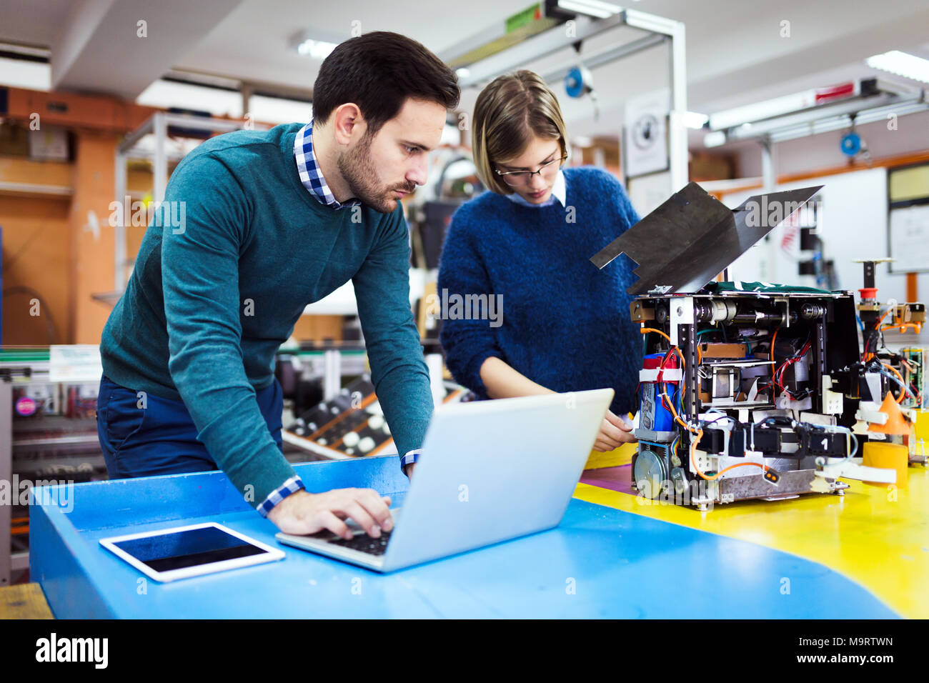 Students robot design hi-res stock photography and images - Alamy