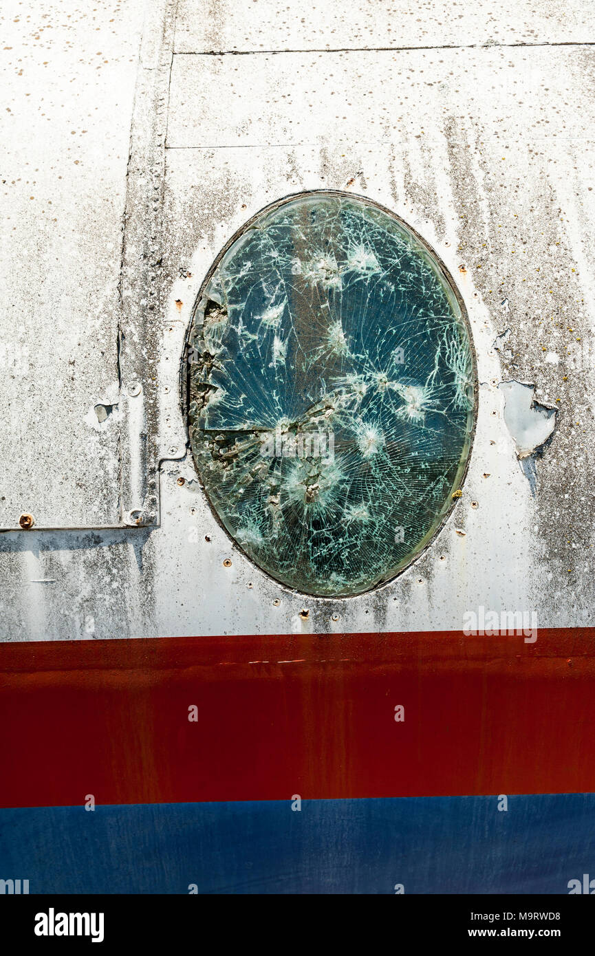 Broken airplane hi-res stock photography and images - Alamy