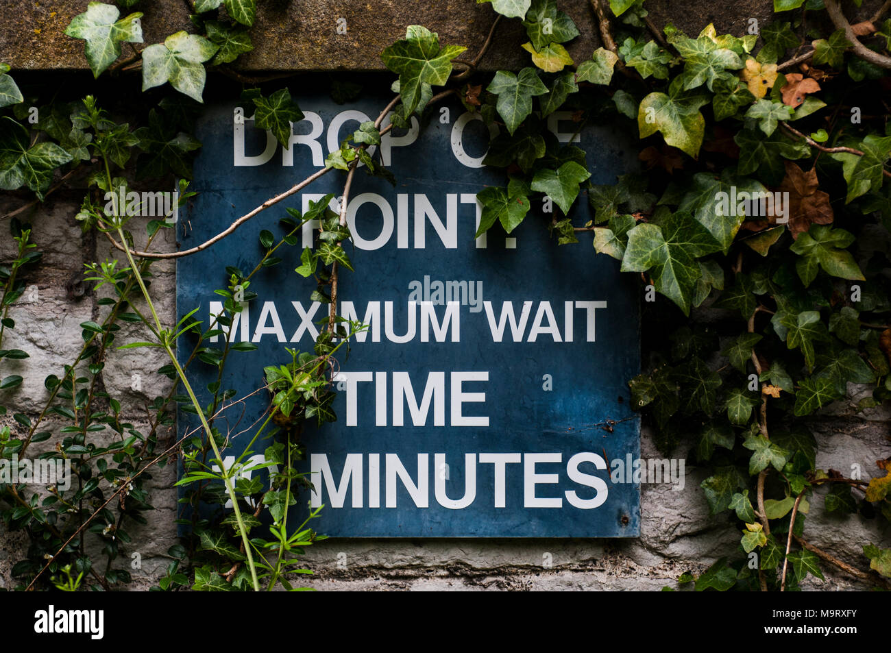 Hospital closed sign hi-res stock photography and images - Alamy