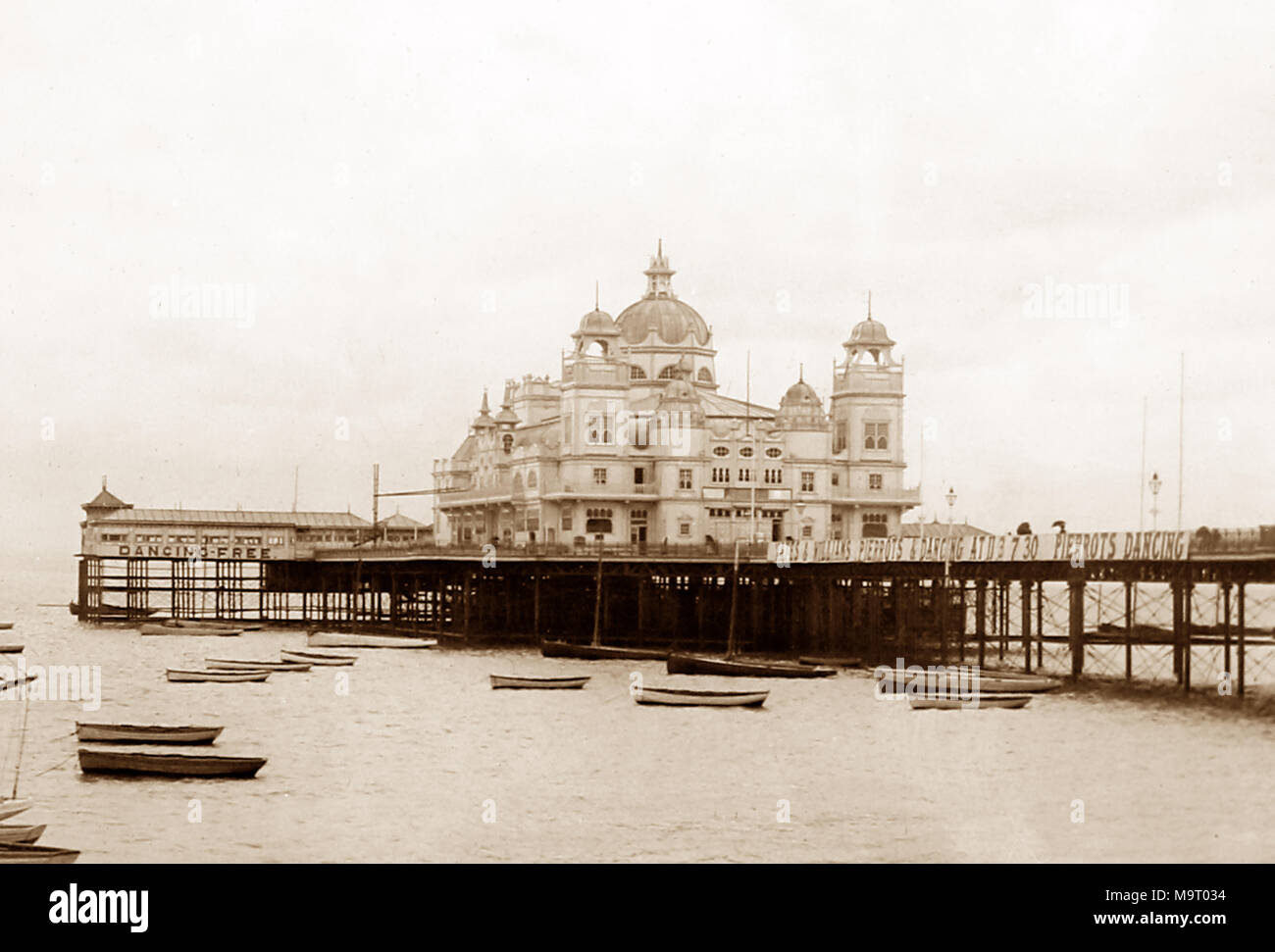 Morecambe pier hi-res stock photography and images - Alamy