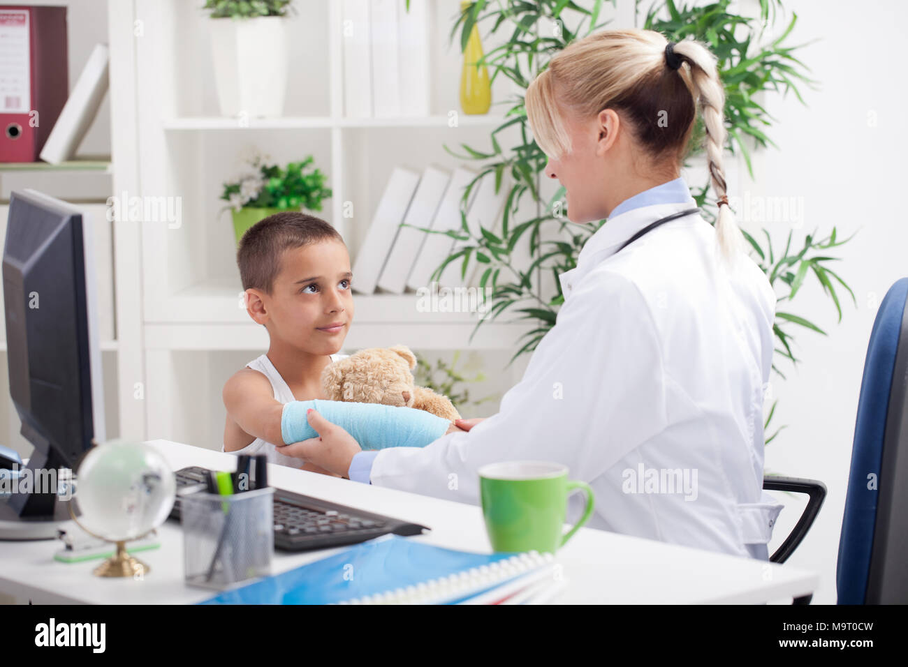 General hospital cast hi-res stock photography and images - Alamy