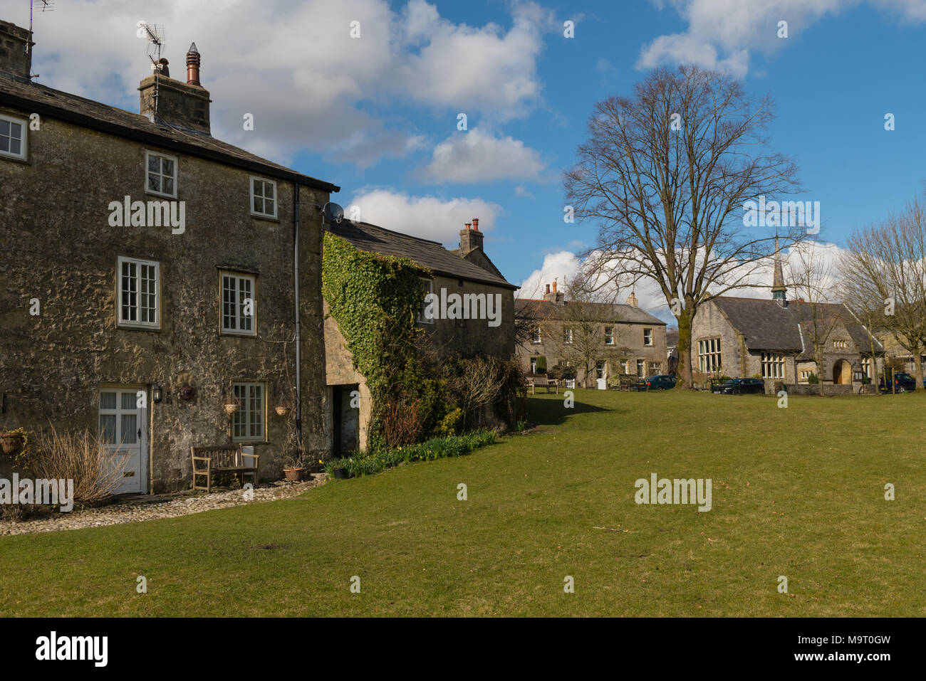 The Village Green at langcliffe in the Yorkshire dales Stock Photo - Alamy