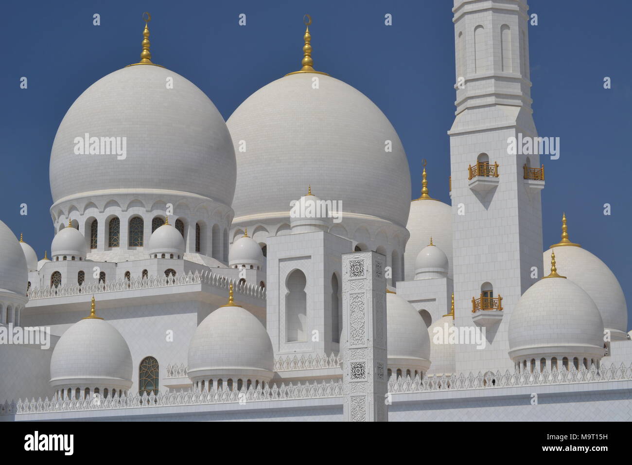 Small mosque in abu dhabi hi-res stock photography and images - Alamy