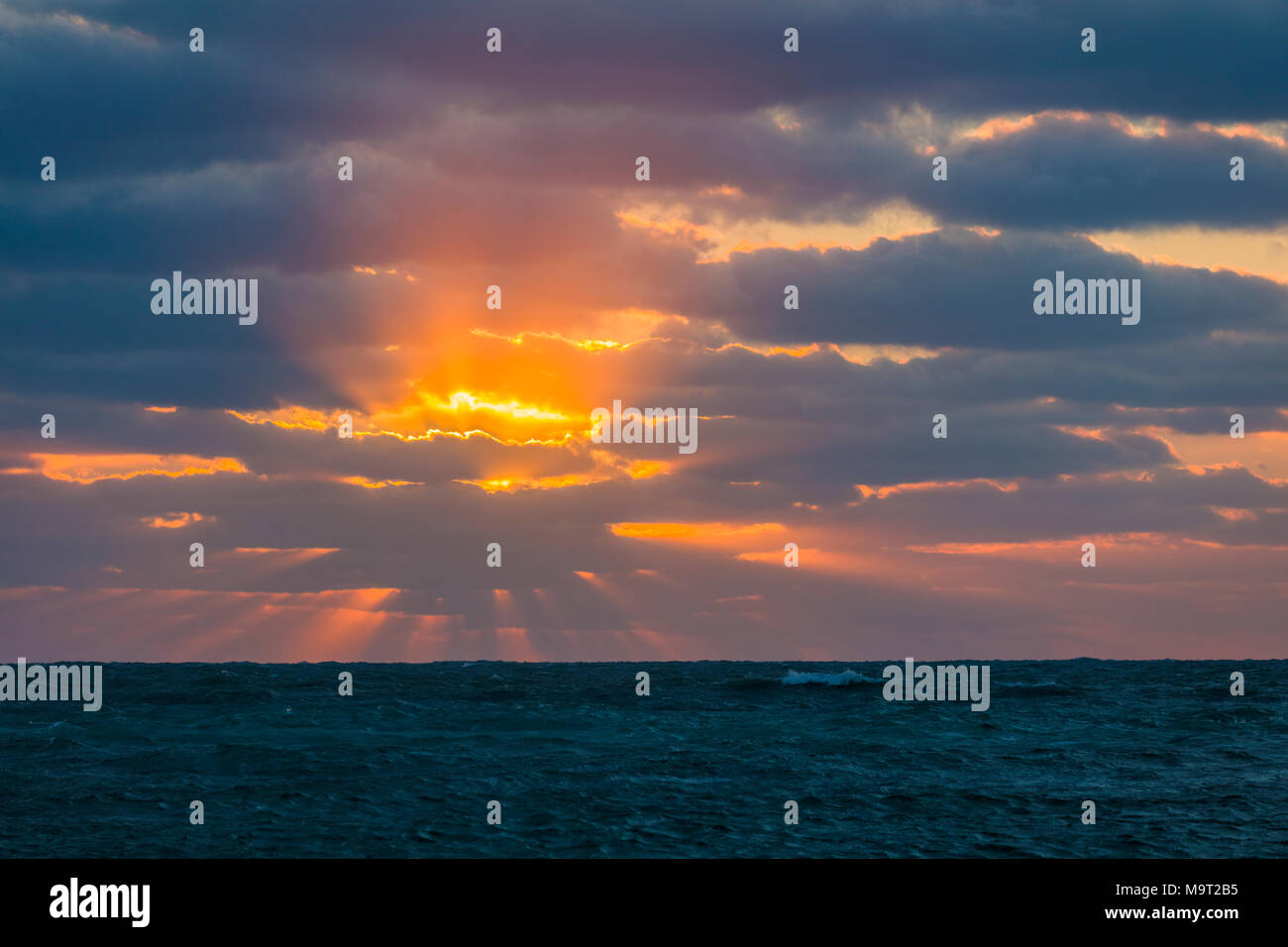 God rays and clouds hi-res stock photography and images - Alamy