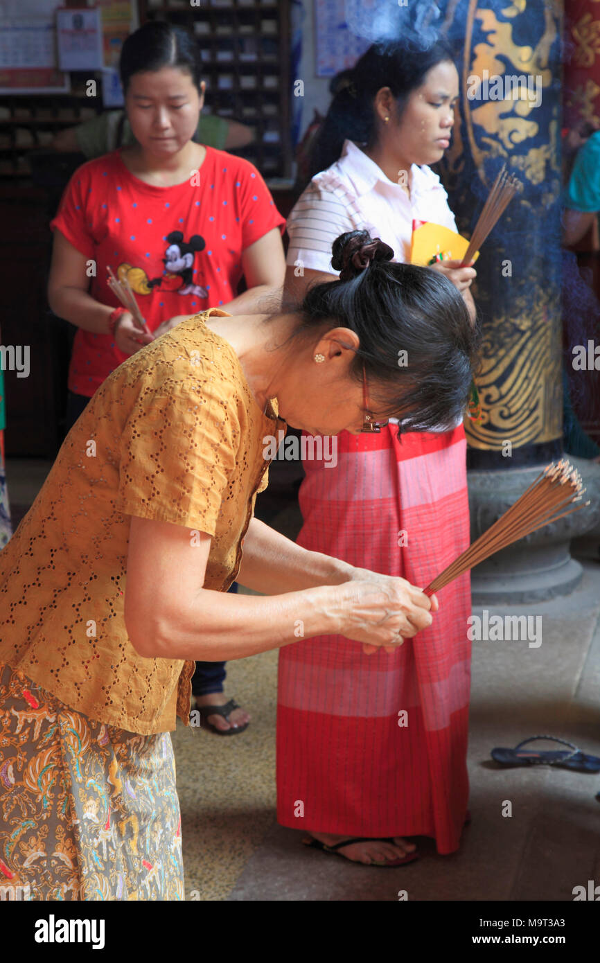 Myanmar, Yangon, Kheng Hock Keong, Chinese temple, people Stock Photo - Alamy