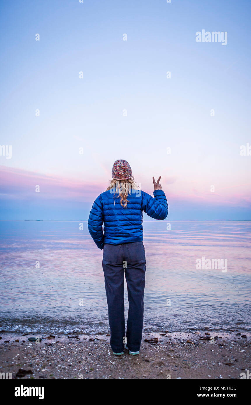 People making a peace sign hi-res stock photography and images - Alamy