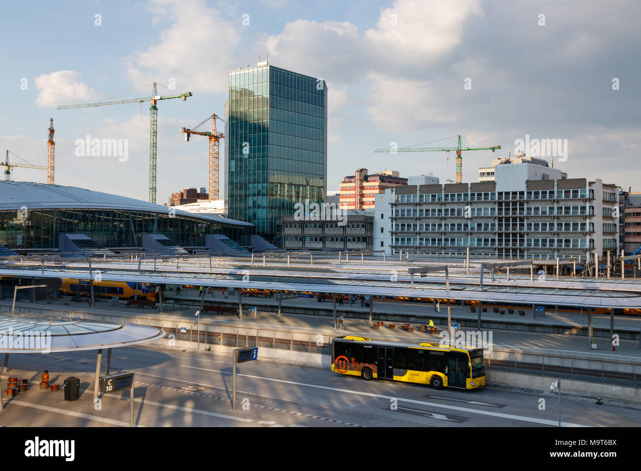 Bus station platforms hi-res stock photography and images - Alamy