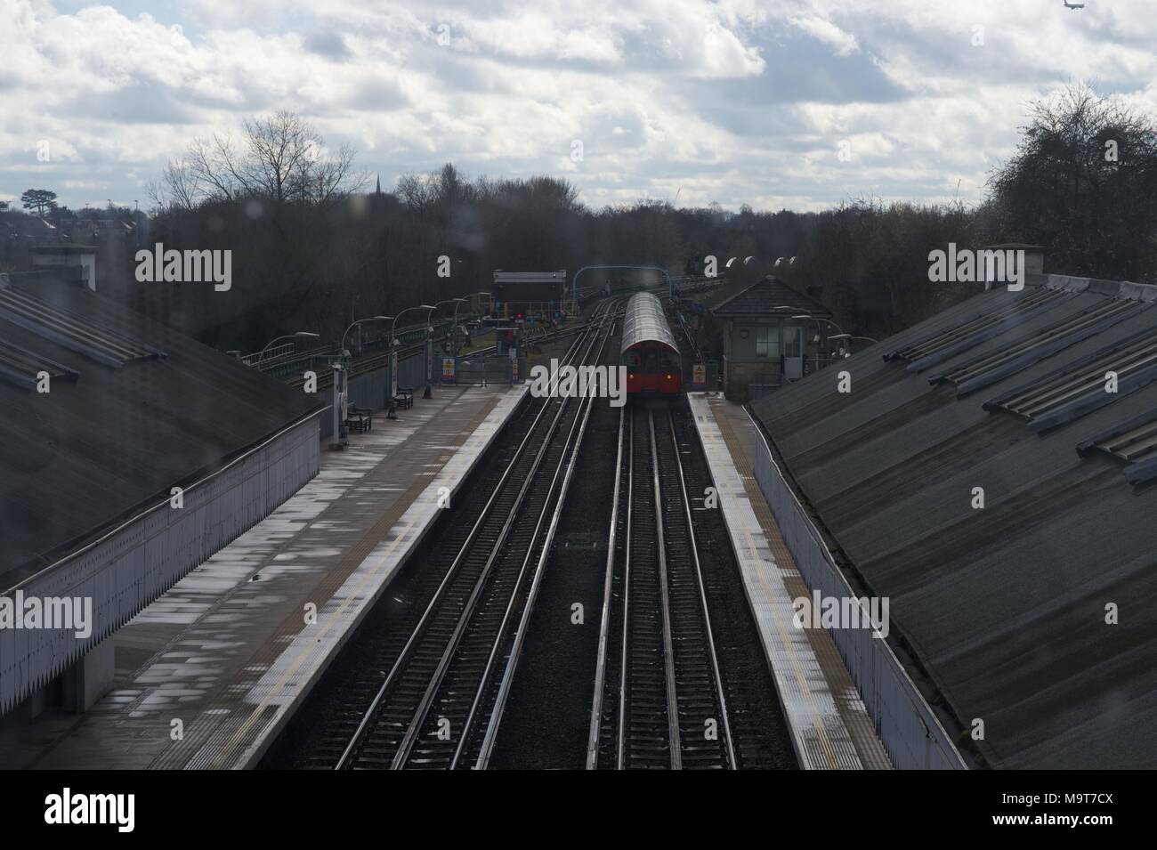 London Underground, Tube platform, tube station Stock Photo - Alamy