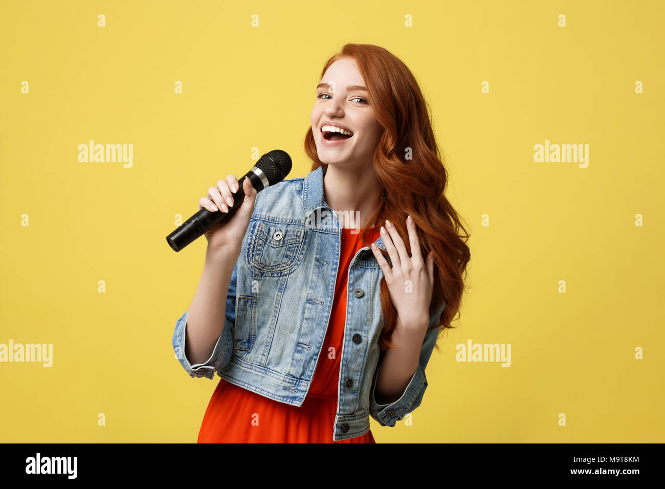 Lifestyle and People Concept: Expressive beauty ginger hair model girl ...