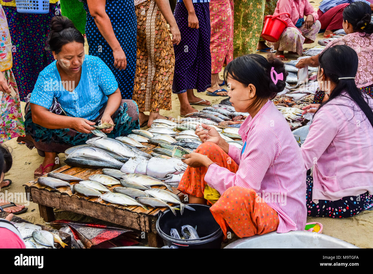 Myanmar seafood cuisine hi-res stock photography and images - Alamy