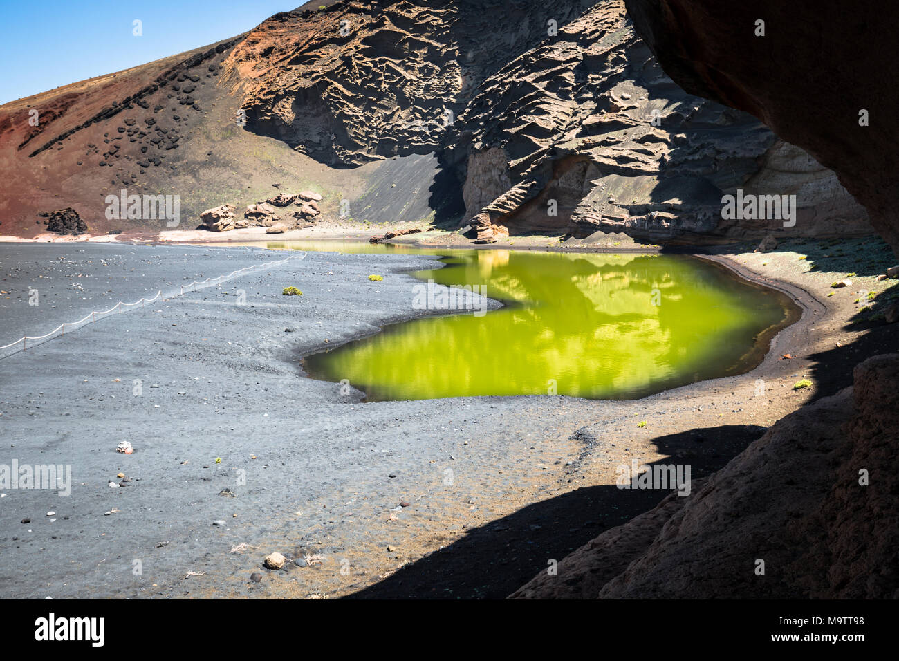 Lago de color verde hi-res stock photography and images - Alamy