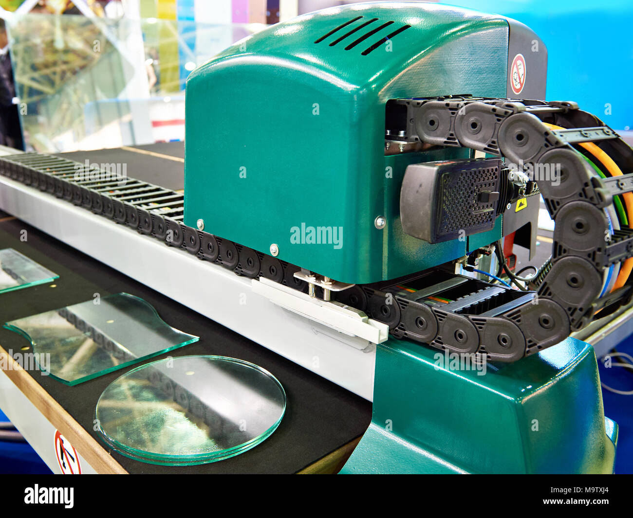 Glass processing hi-res stock photography and images - Alamy