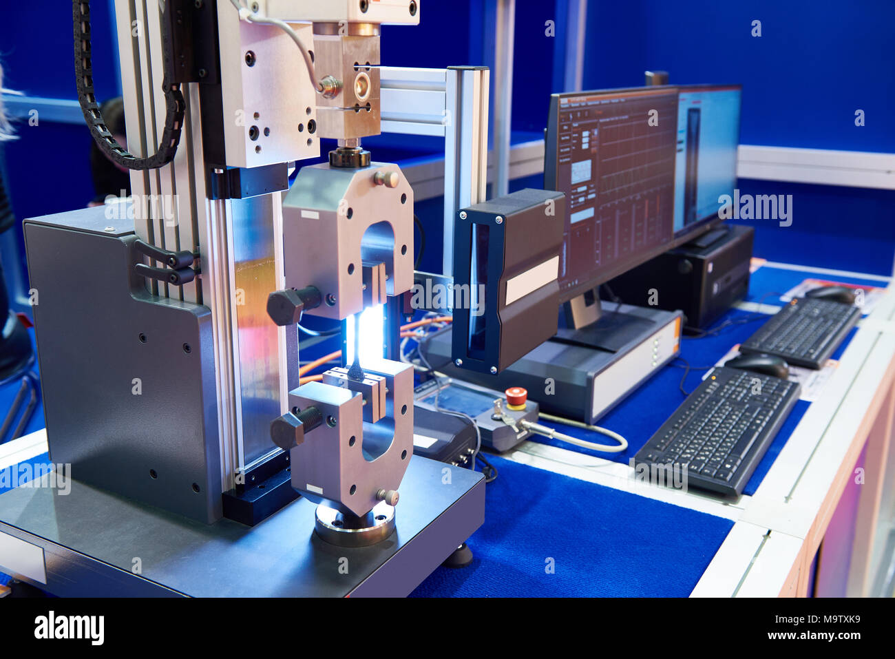 Test your strength machine hi-res stock photography and images - Alamy