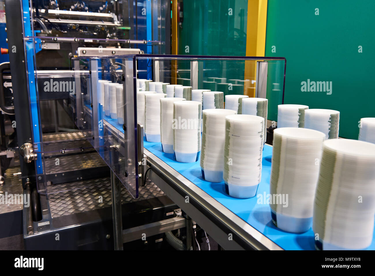 Food conveyor belt hi-res stock photography and images - Alamy