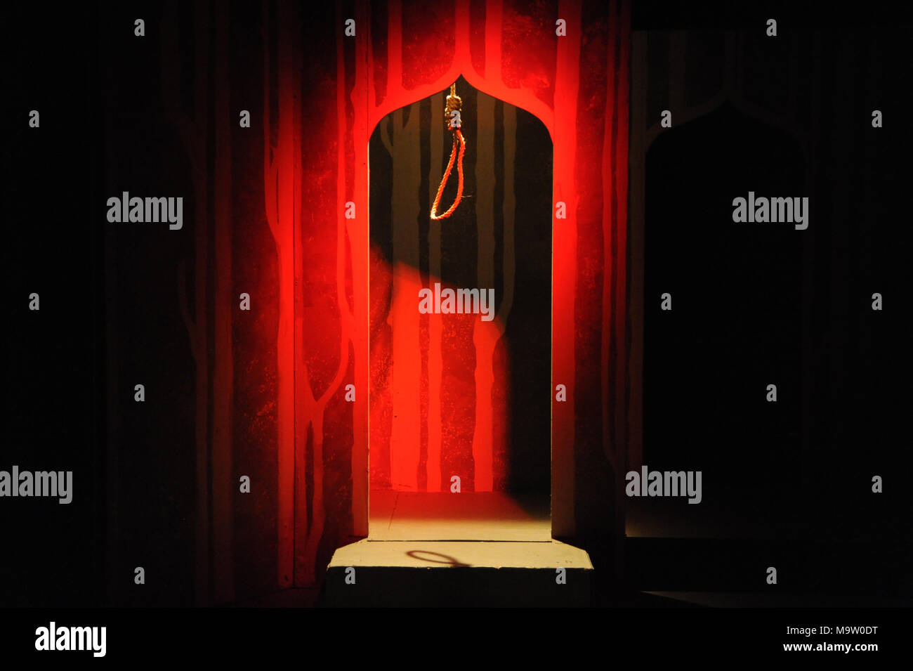 Rope noose hang hanging hi-res stock photography and images - Alamy