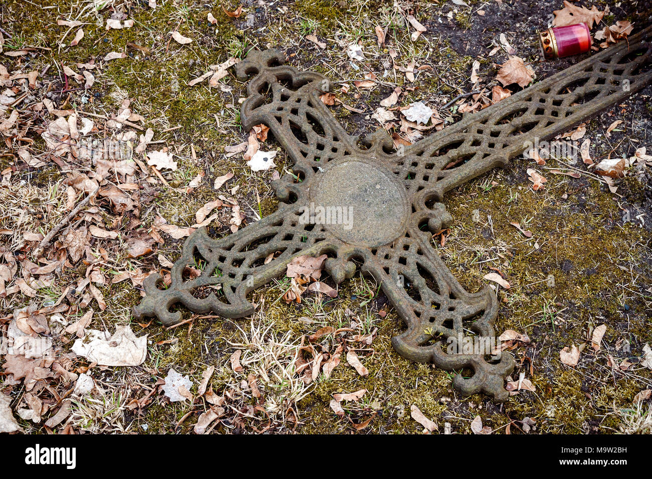 Cemetery sign iron hi-res stock photography and images - Alamy