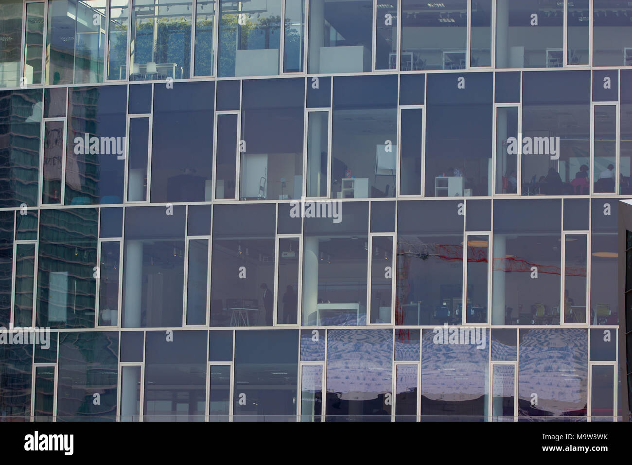 Exterior modern offices hi-res stock photography and images - Alamy