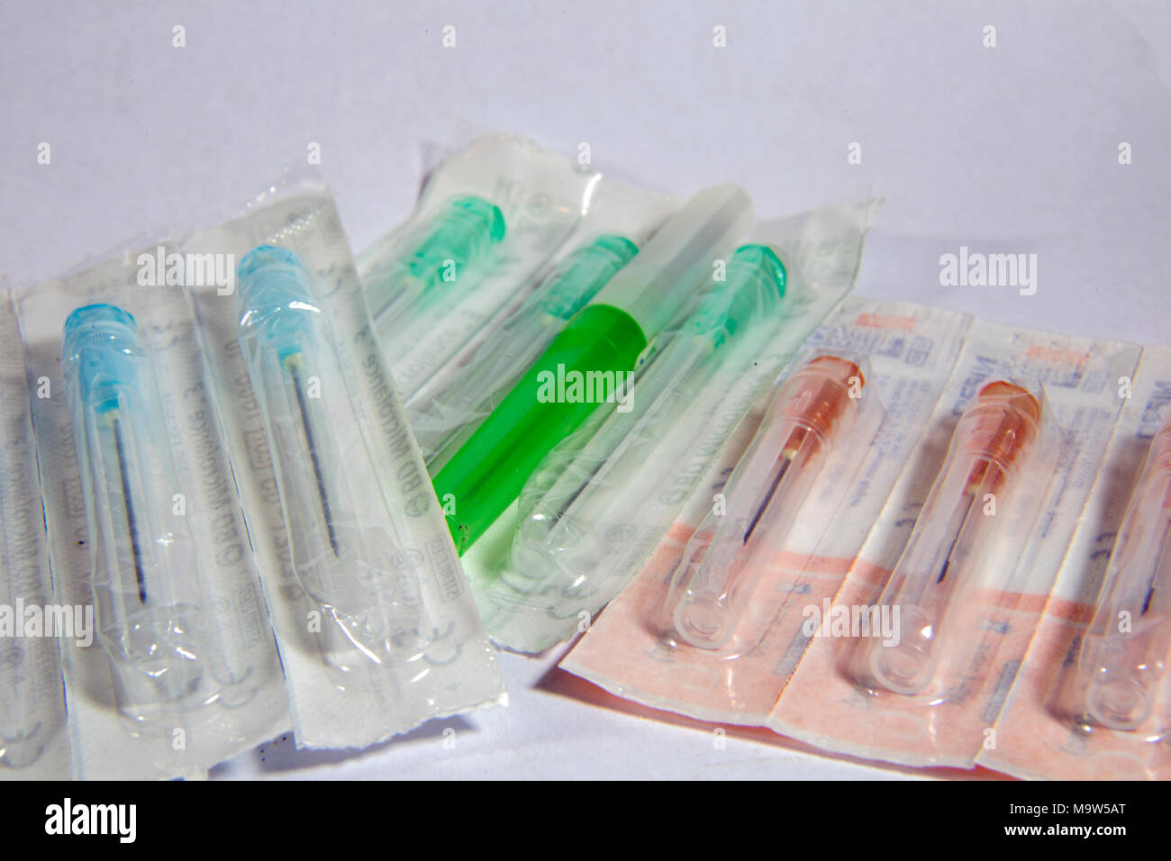 Sterile needles hi-res stock photography and images - Alamy