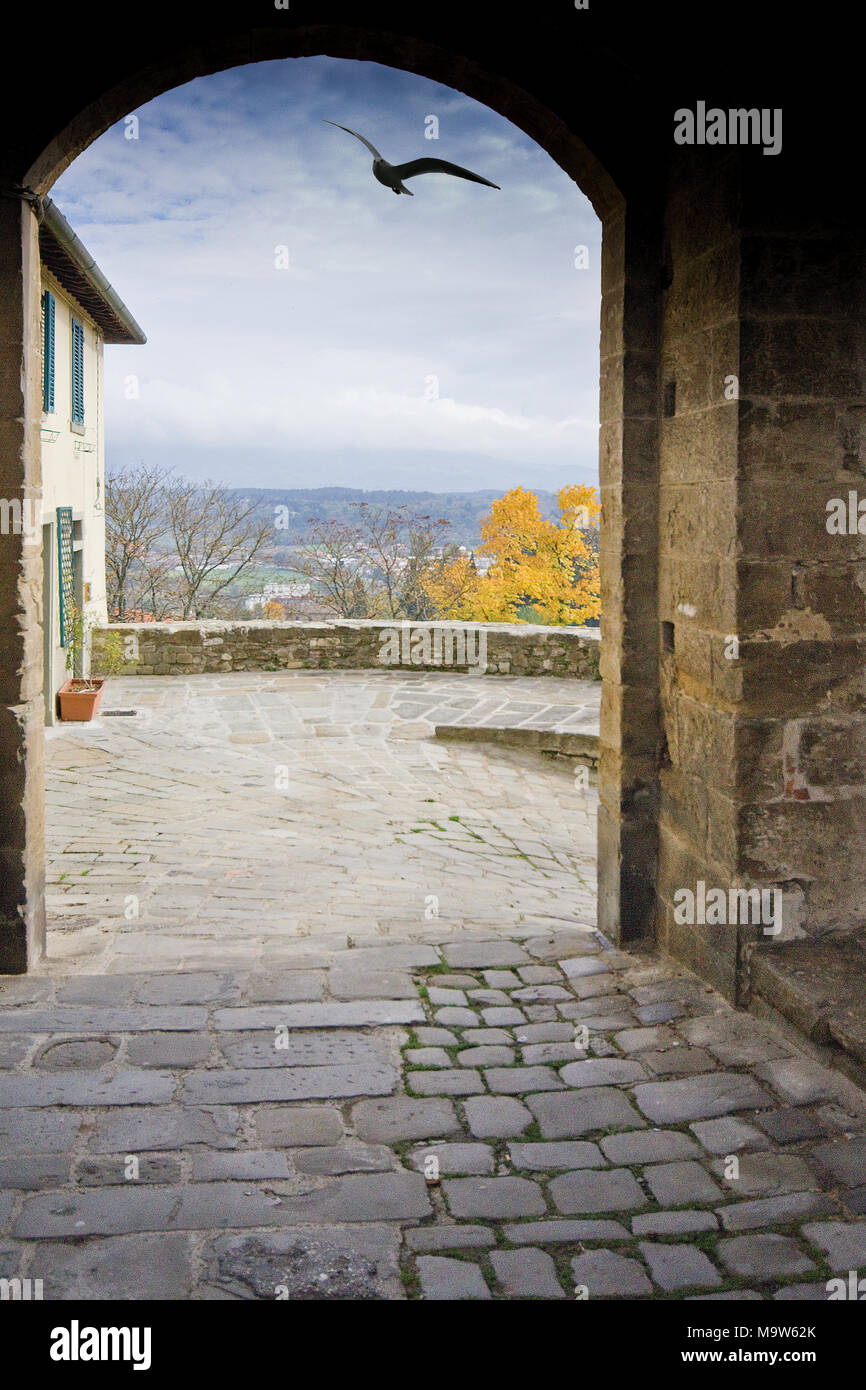 View through archway hi-res stock photography and images - Alamy