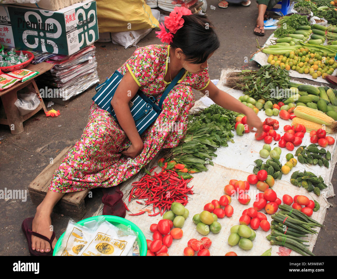 Yangon market hi-res stock photography and images - Alamy