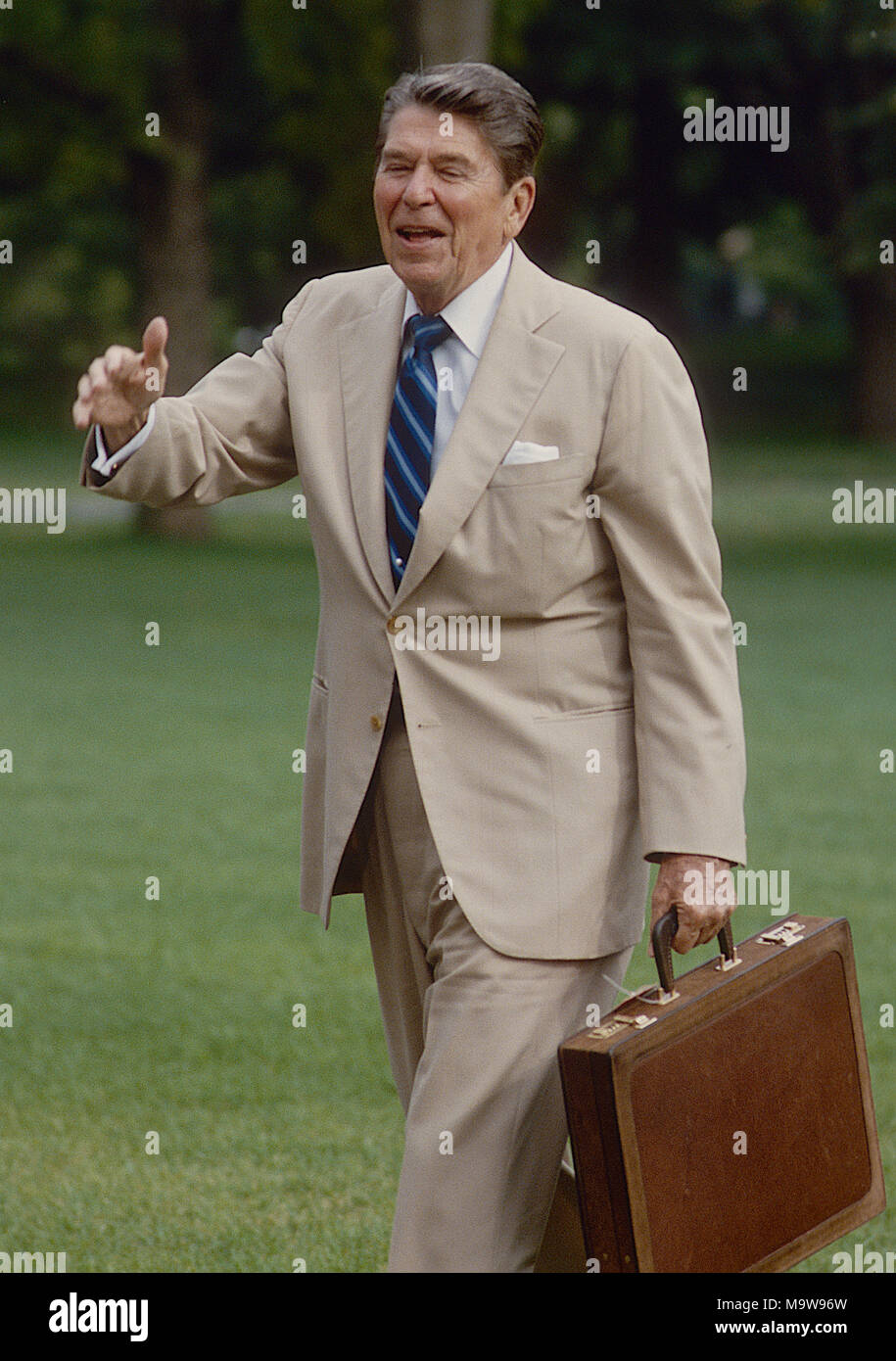 Washington DC., USA, September, 1984 President Ronald Reagan walks back ...