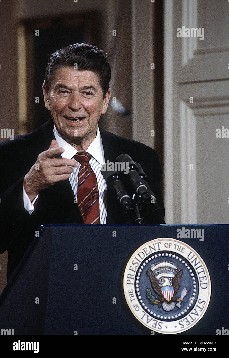 Ronald reagan press conference 1984 hi-res stock photography and images ...