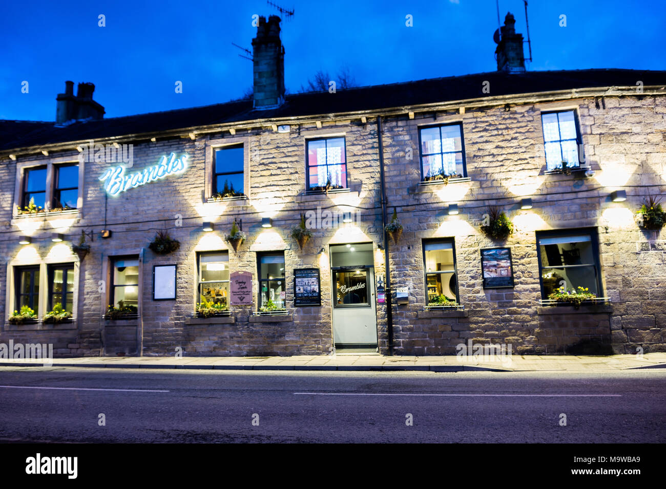 Yorkshire pub at night hi-res stock photography and images - Alamy