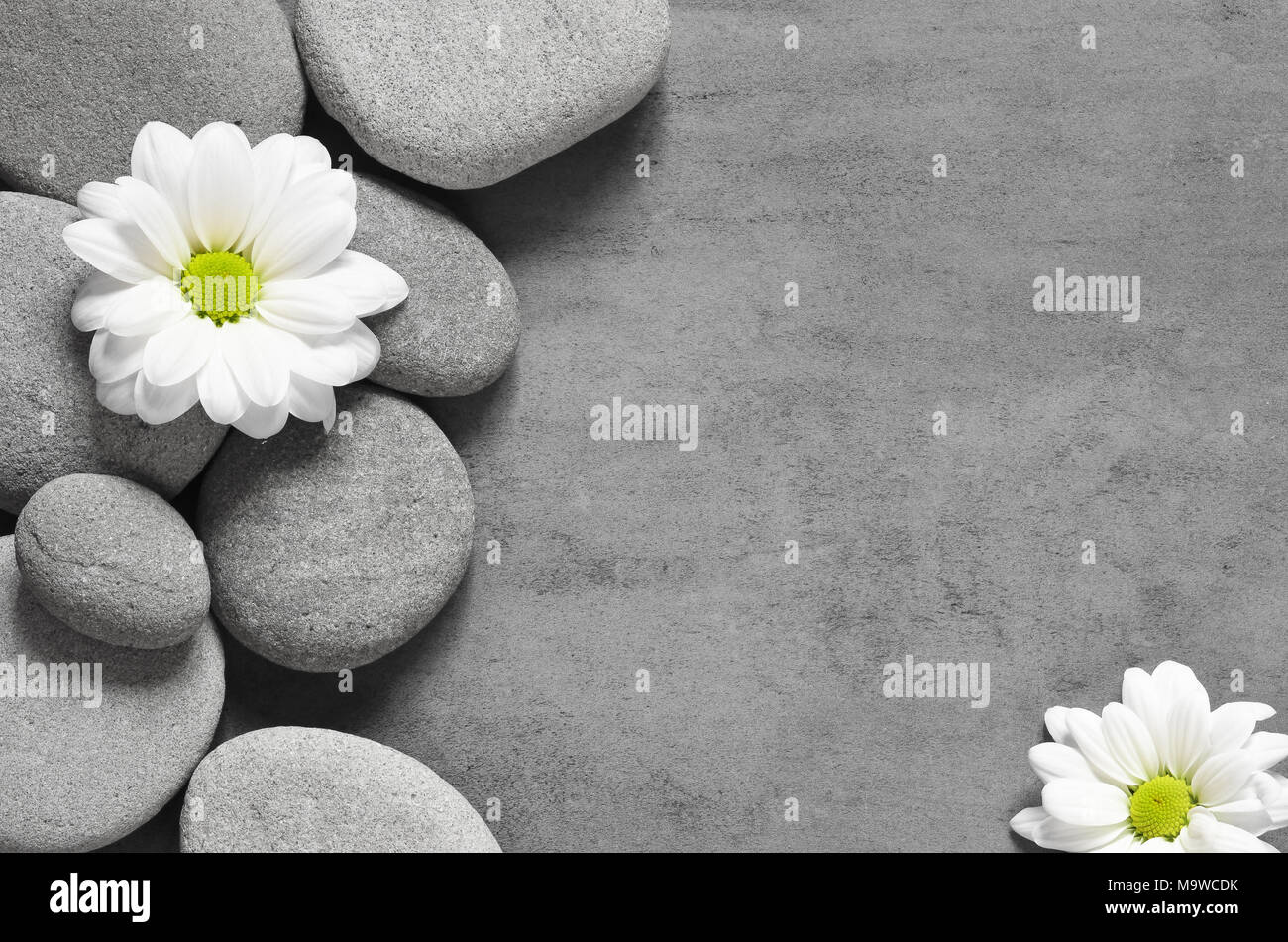 Pebble spa hi-res stock photography and images - Alamy