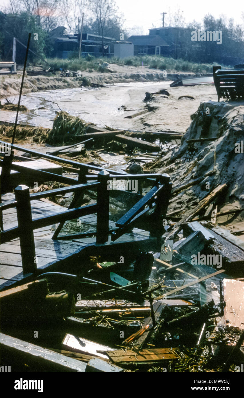 Destruction at a beachfront house after hurricane Donna, Breezy Point ...