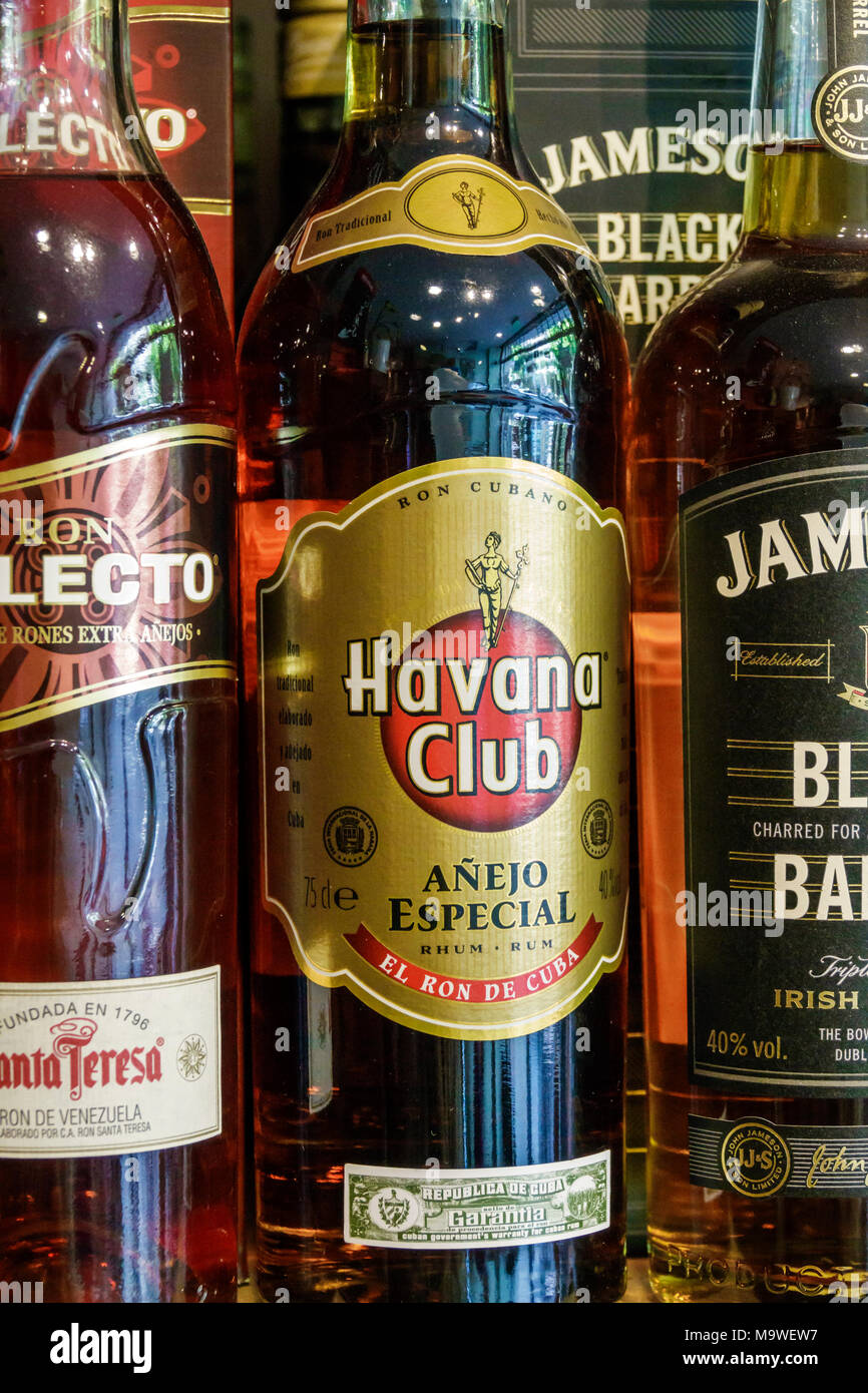 Cuban Bar Man High Resolution Stock Photography and Images - Alamy