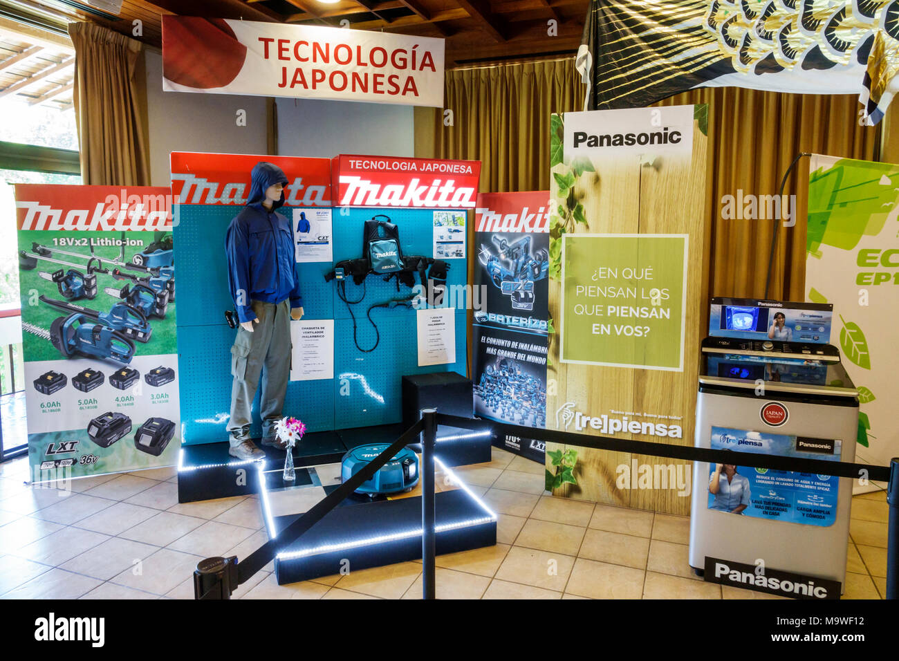 Technology display hi-res stock photography and images - Alamy