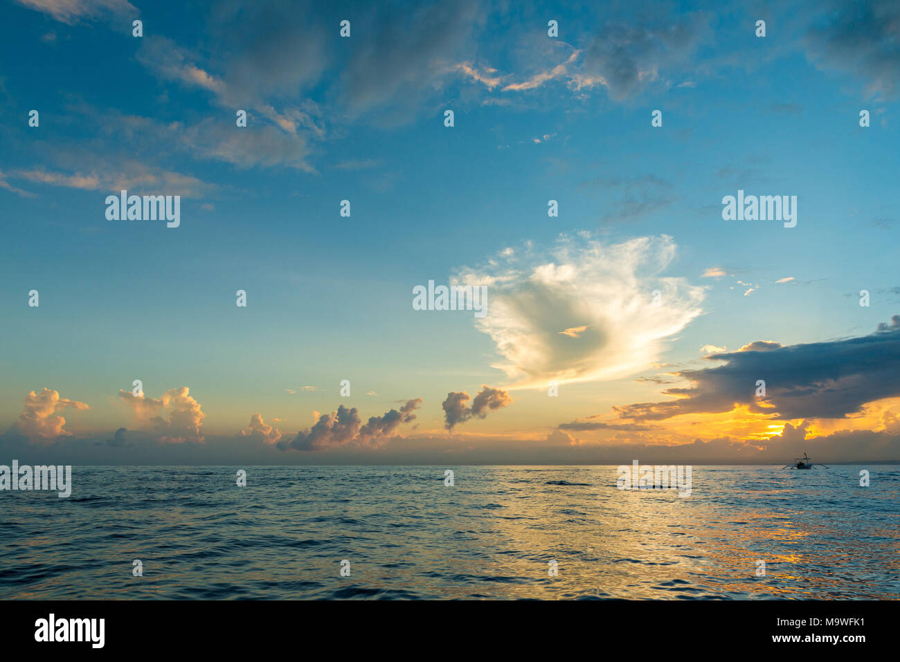 Sunshine ove sea hi-res stock photography and images - Alamy