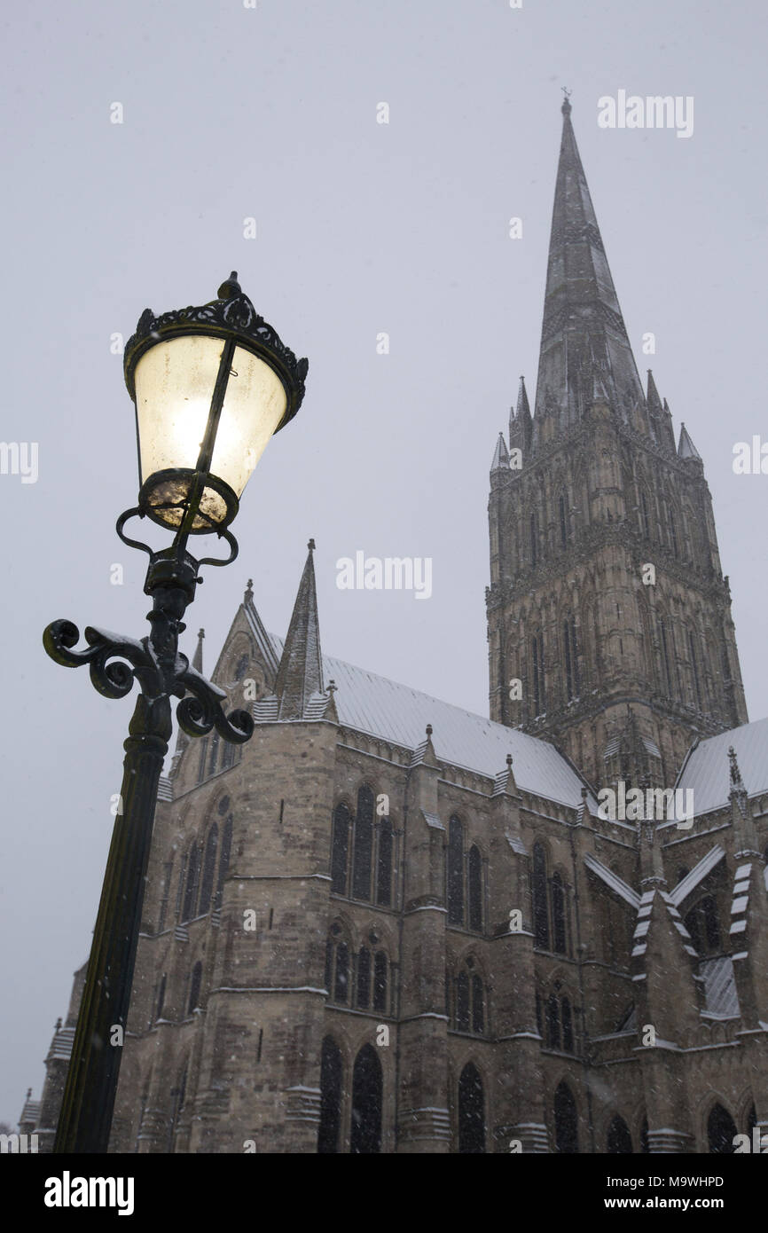 Salisbury cathedral winter hi-res stock photography and images - Alamy