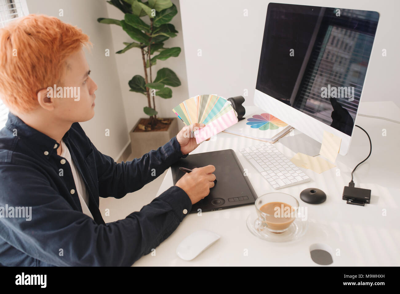 Photo editor hi-res stock photography and images - Alamy