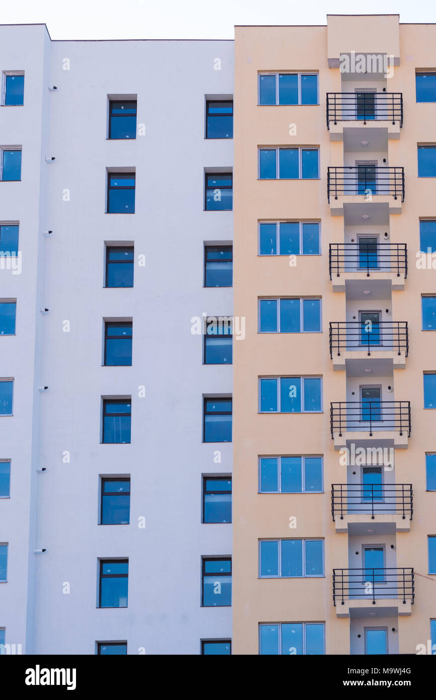 Tall apartment building new block hi-res stock photography and images ...