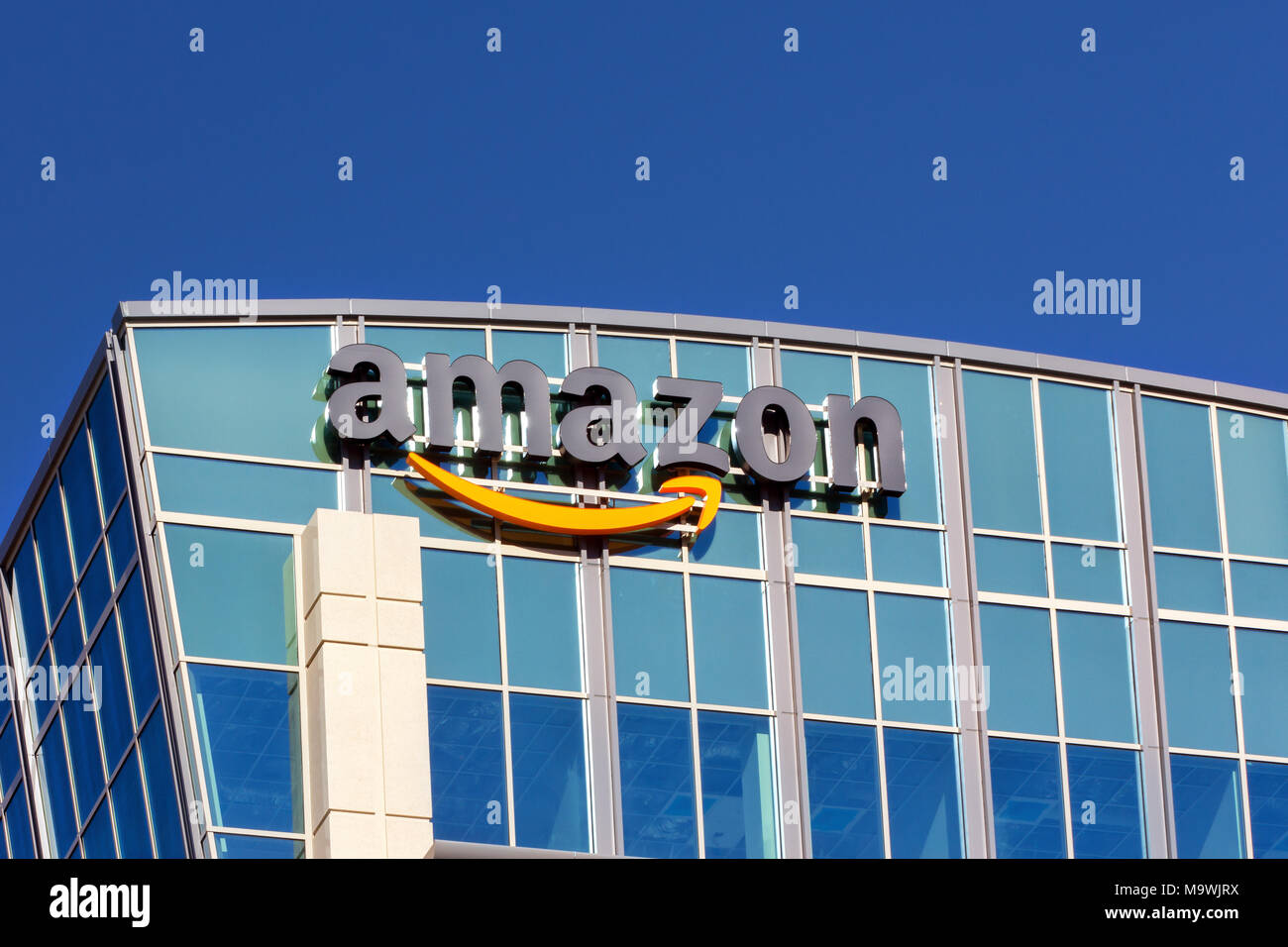 Amazon book store exterior hi-res stock photography and images - Alamy