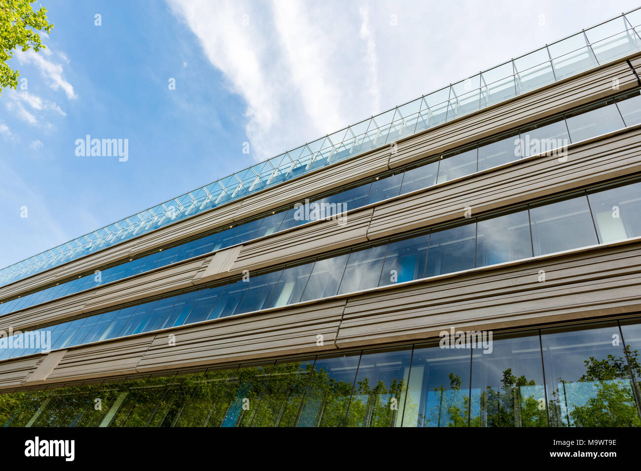 Reflections in de windows of the building Supreme Court of the ...