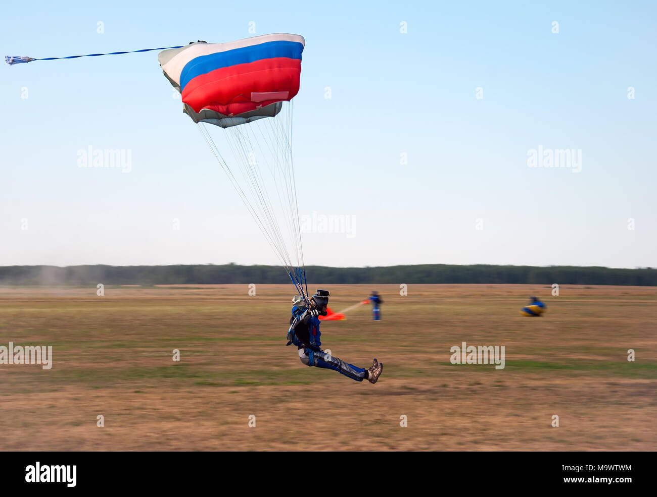Parachute landing fall hi-res stock photography and images - Alamy
