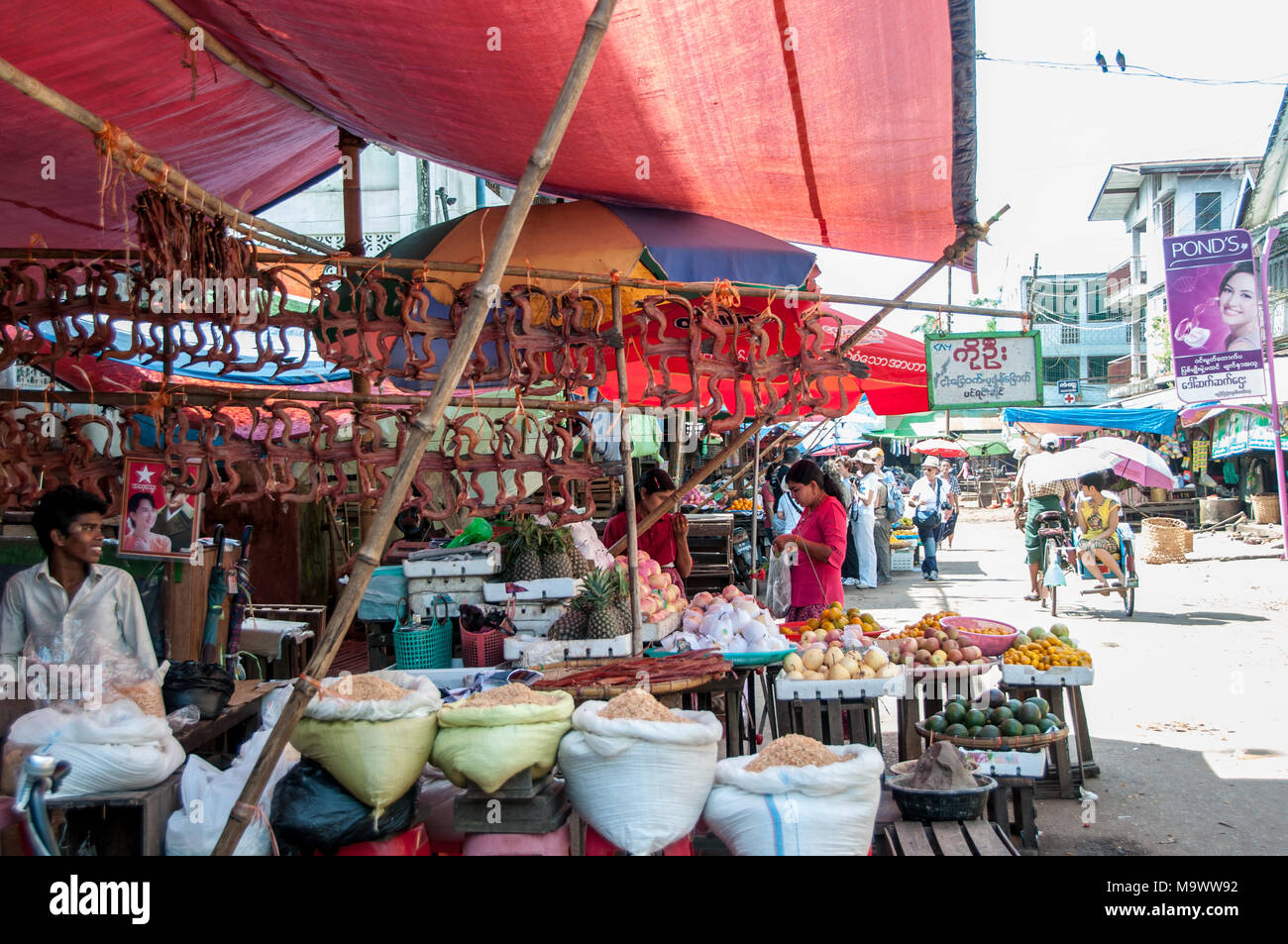 Asian fruit and vegetable market myanmar hi-res stock photography and ...