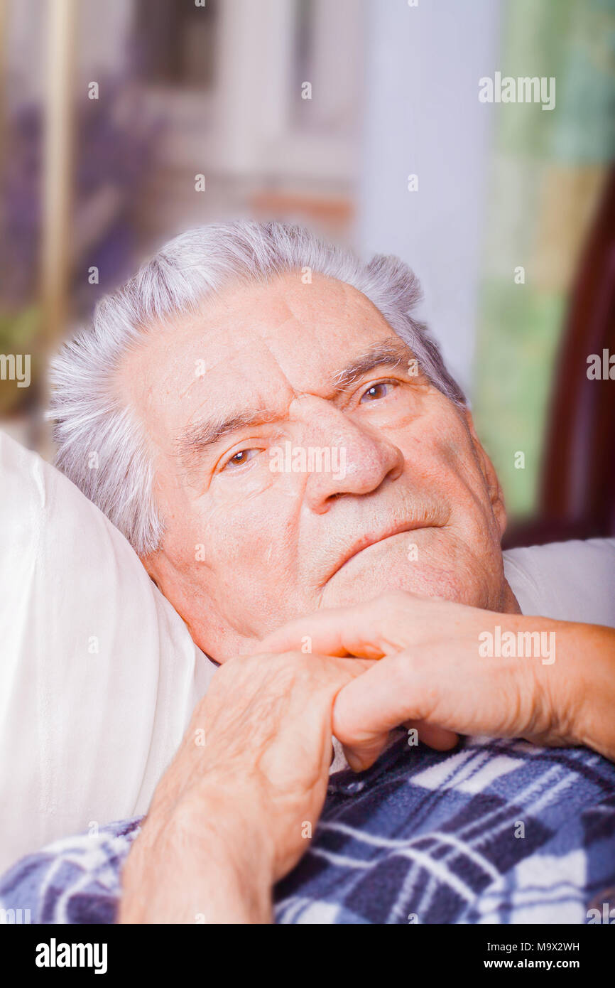 Young person helping elderly hi-res stock photography and images - Alamy