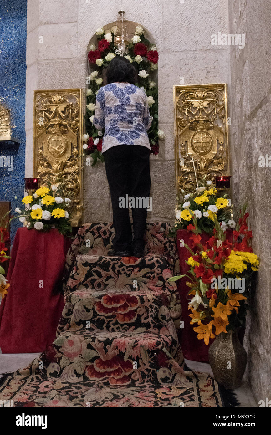 Jerusalem, Israel. 28th March, 2018. A A woman venerating the Column of ...