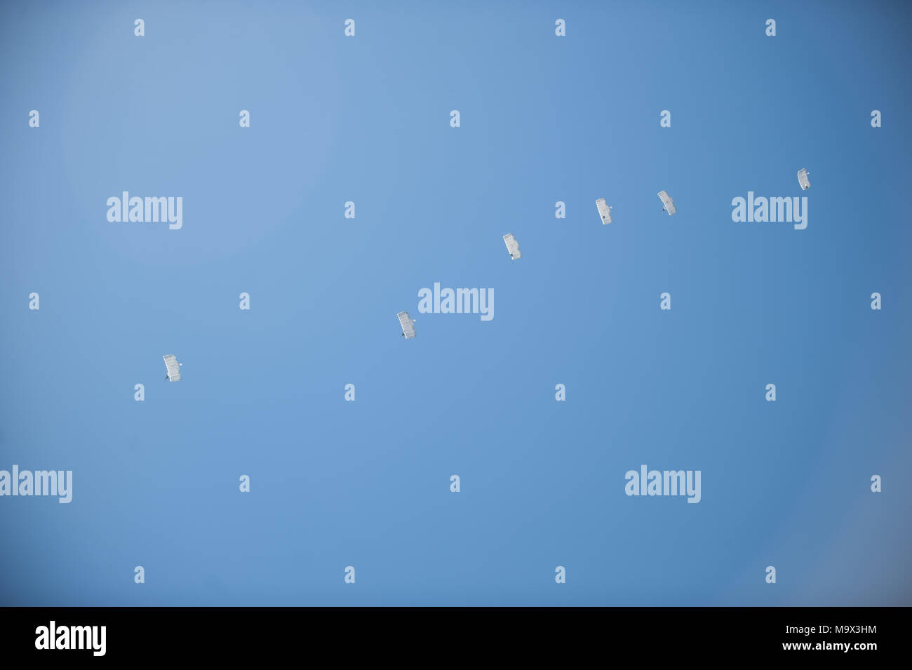 Malaga, Spain. 28th Mar, 2018. Parachutists from the Spanish army ...