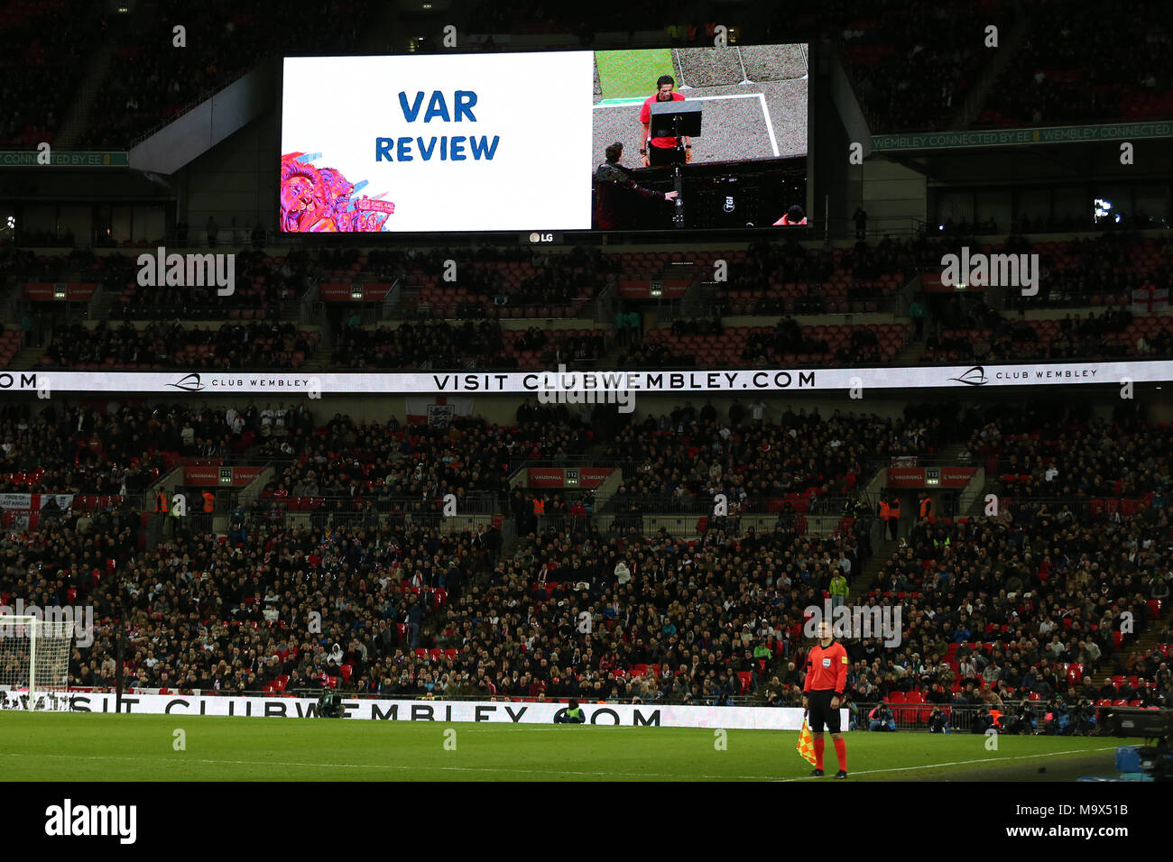 Var screen referee hi-res stock photography and images - Alamy