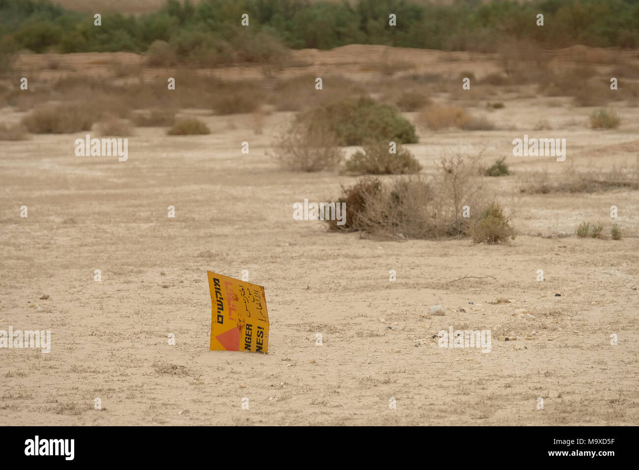 Land mine sign hi-res stock photography and images - Alamy
